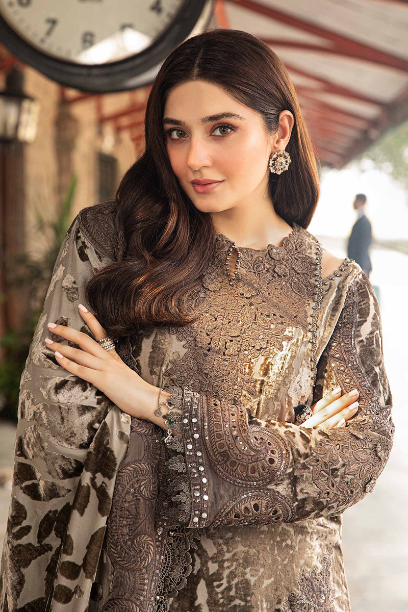 maria-b-winter-luxe-embroidered-palachi-dl-1201-yourlibaas-uae